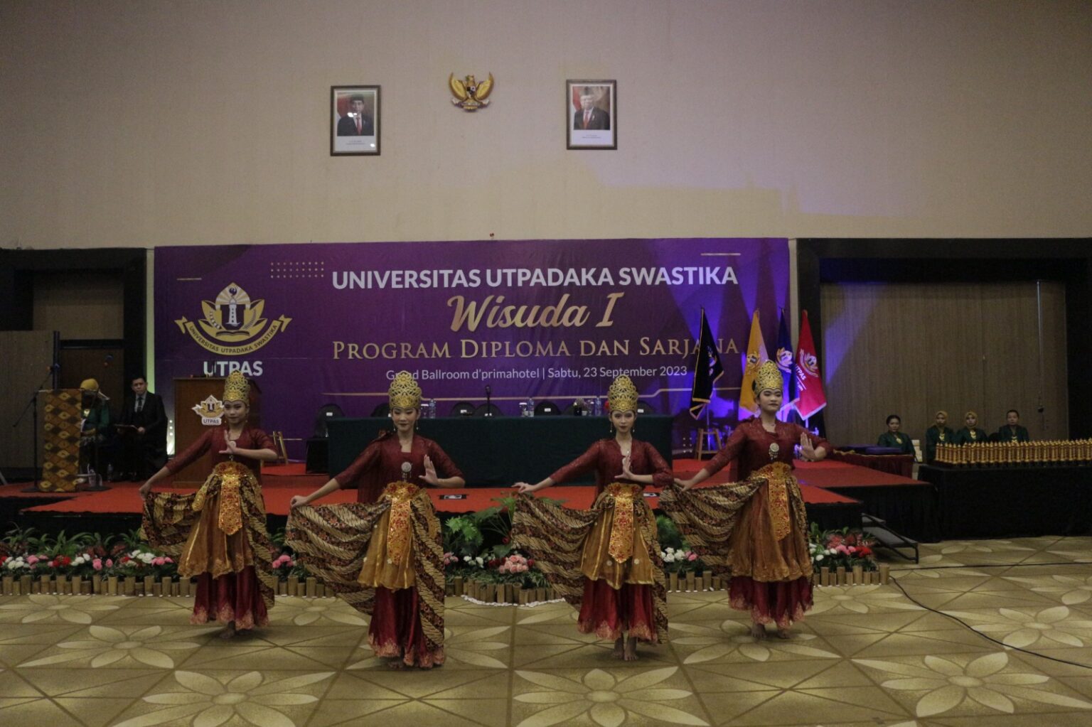 Wisuda ke-1 Universitas Utpadaka Swastika – Kilas Universitas Utpadaka Swastika